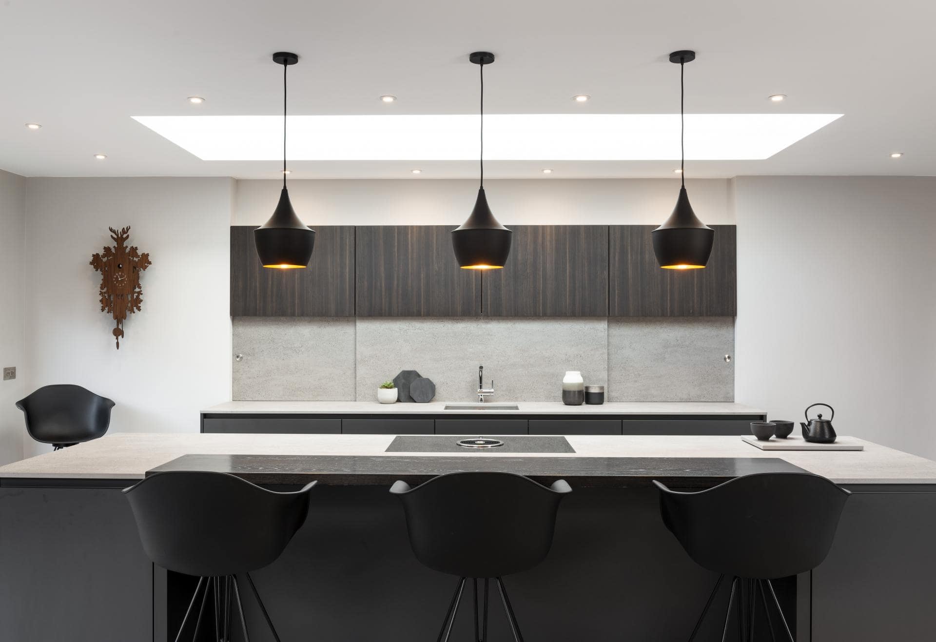 SieMatic S2 handleless kitchen in ‘Graphite Grey’ and ‘Terra Larix ...